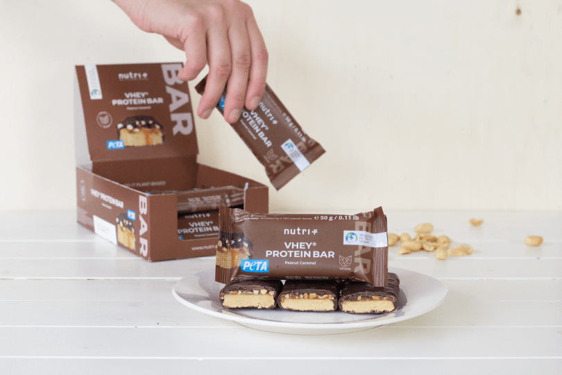 PETA und Nutri+ launchen neuen Vhey Protein Bar Peanut CarameCaramel